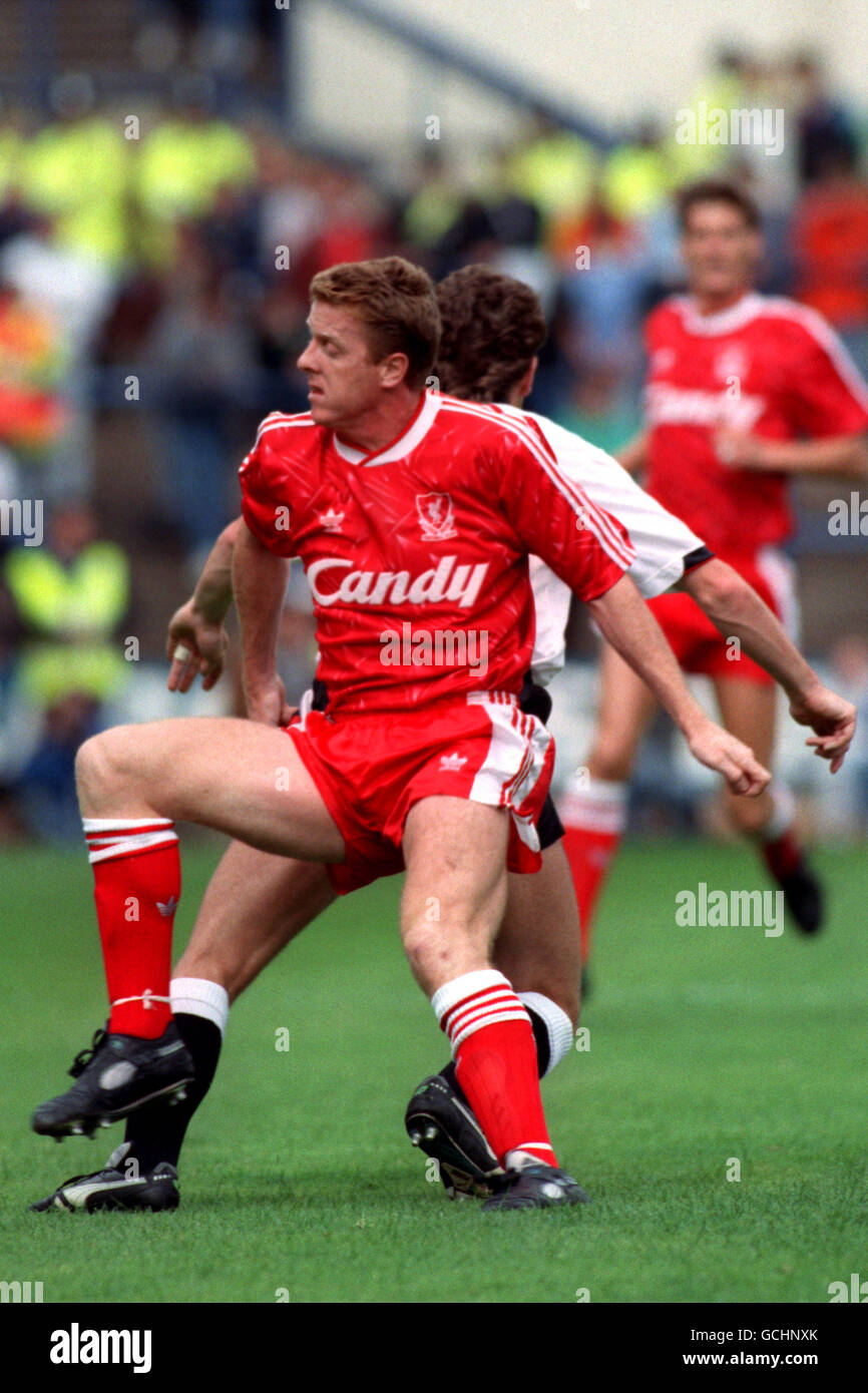Steve nicol liverpool action hi-res stock photography and images - Alamy