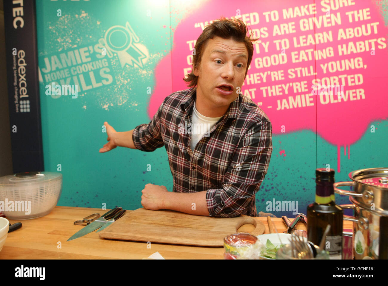 Jamie Oliver launches a new cooking skills qualification for secondary ...
