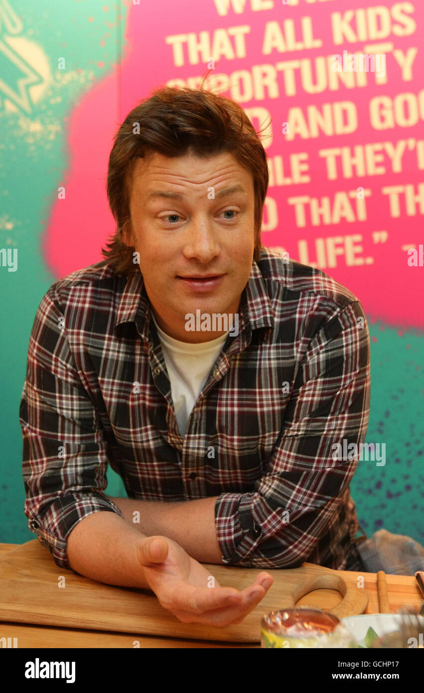 Jamie oliver cooking skills qualification hi-res stock photography and ...