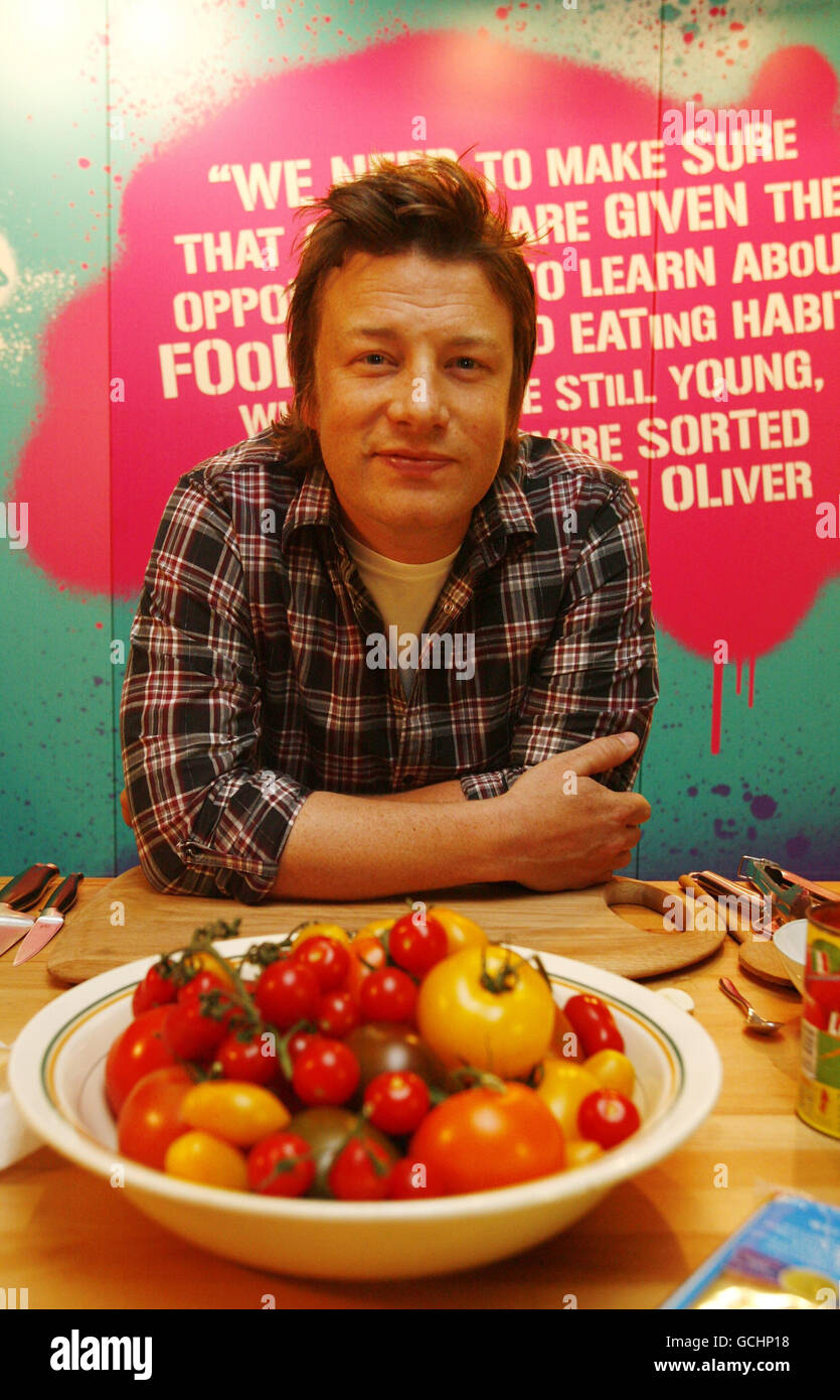 Jamie oliver cooking skills qualification hi-res stock photography and ...