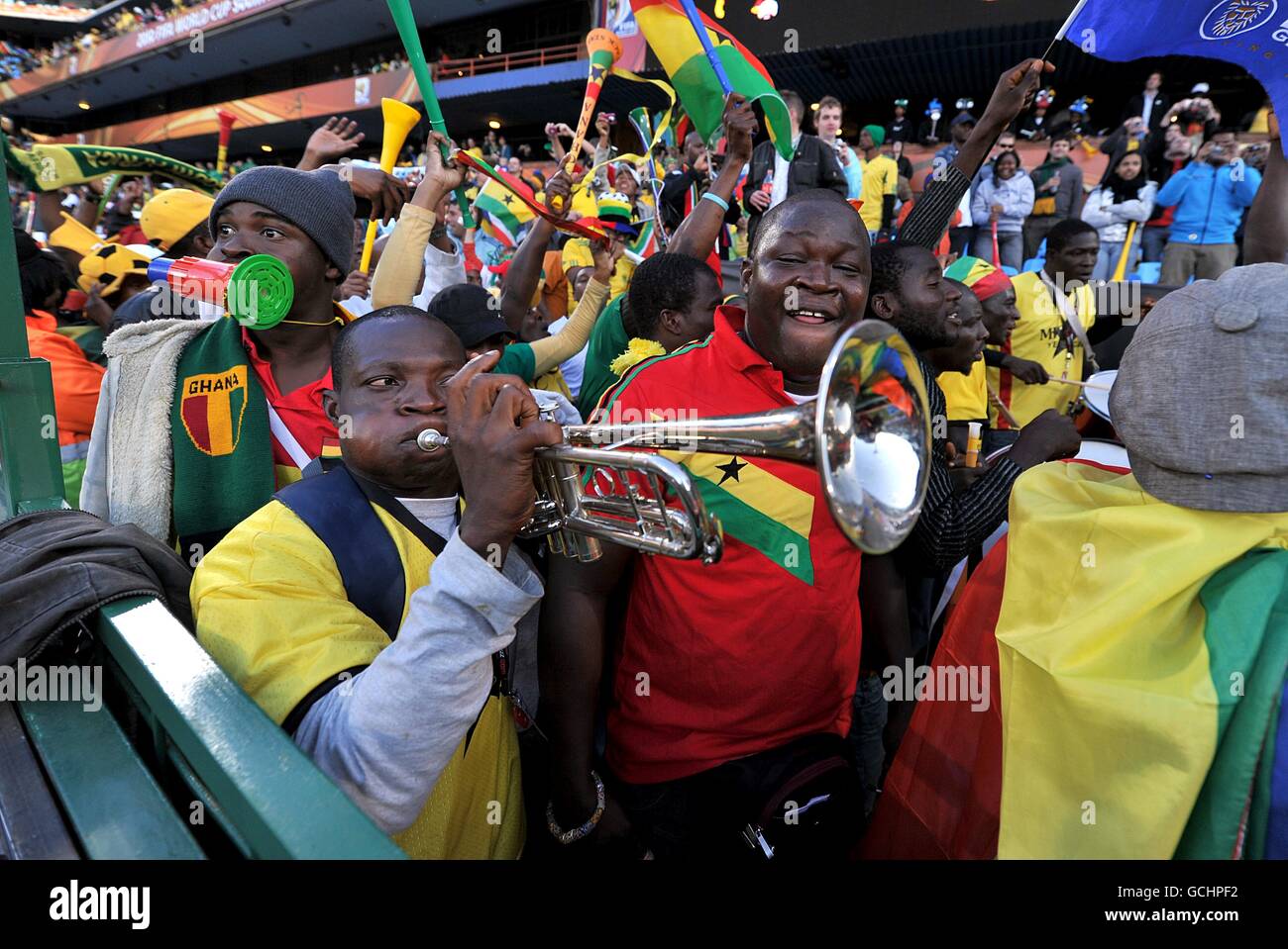 Ghanaian fans show their support hi-res stock photography and images ...