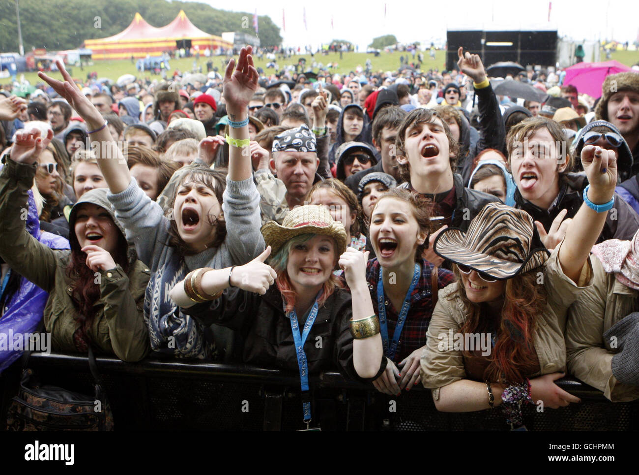 Music popular hi-res stock photography and images - Alamy