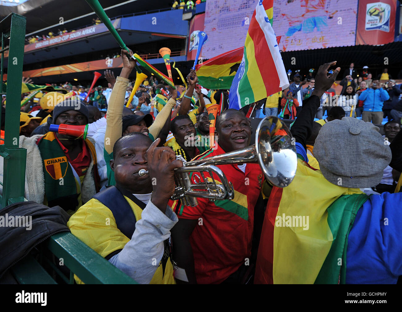 Ghanaian fans show their support hi-res stock photography and images ...