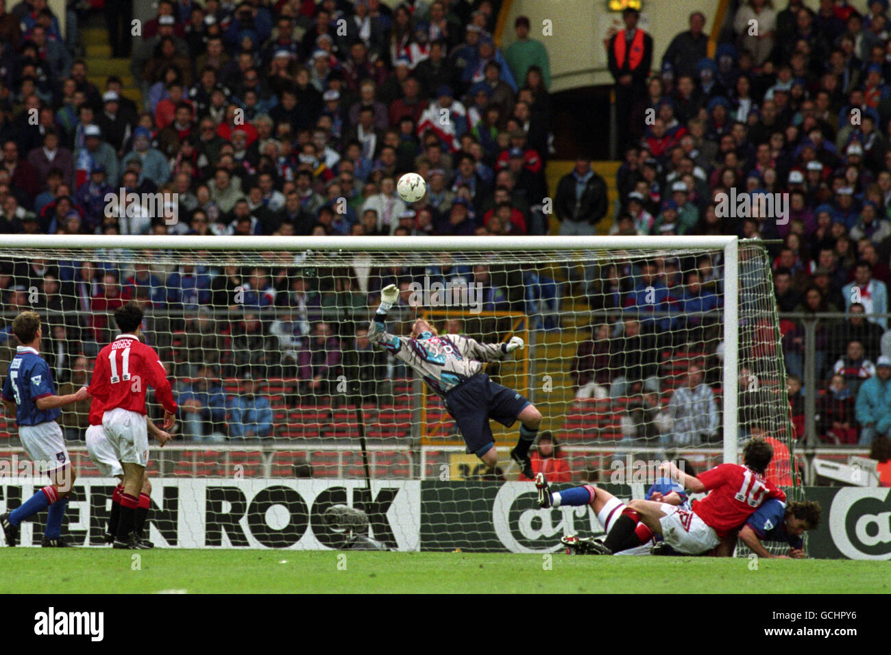 Football man utd wembley1994 hi-res stock photography and images - Alamy