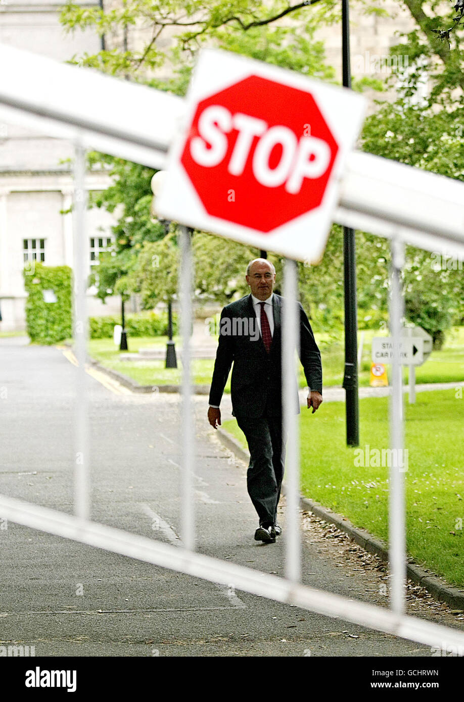 Sign outside leinster house hi-res stock photography and images - Alamy