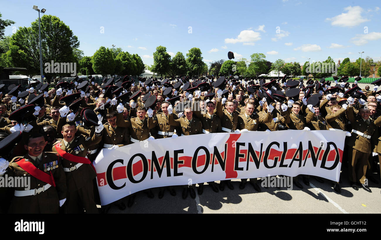 Support england football team hi-res stock photography and images - Alamy