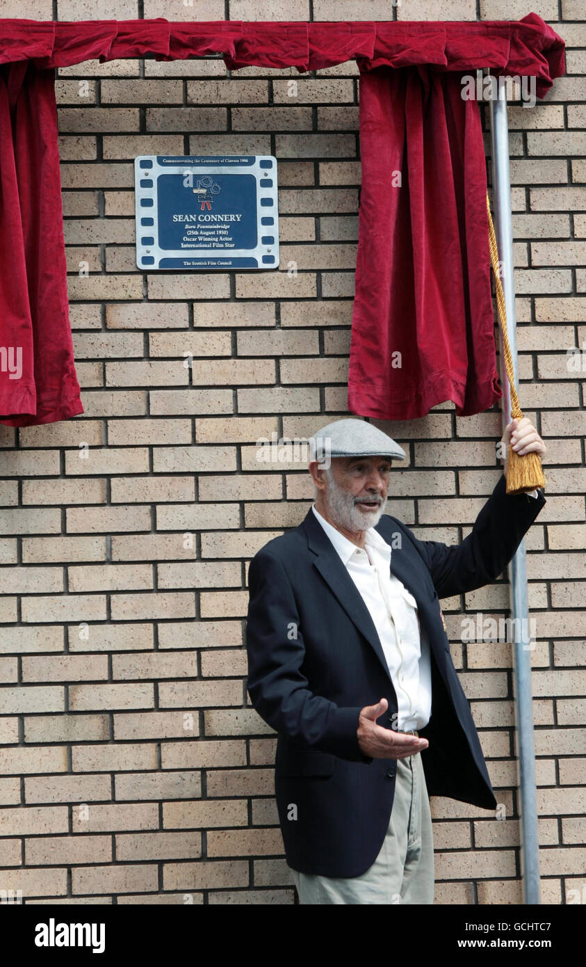 Sir sean connery, unveils a plaque celebrating his contribution to ...