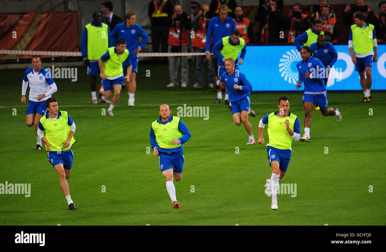 England Michael Carrick (left) Wayne Rooney (centre) and John Terry ...