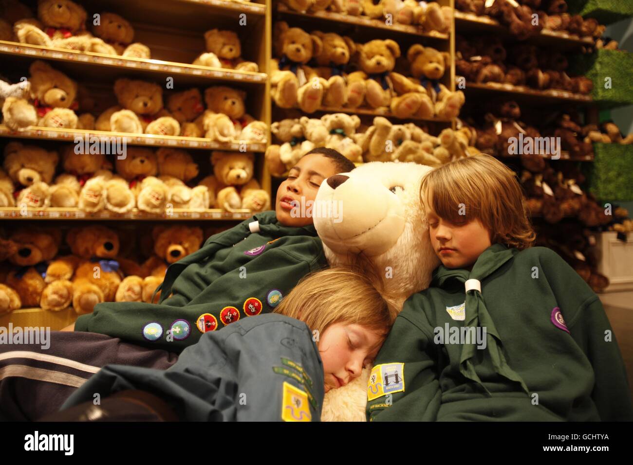 Children from 14th hackney scouts hi-res stock photography and images ...