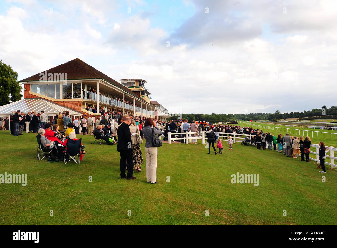 Horse Racing - Lingfield Racing and Music Night - Lingfield Park ...