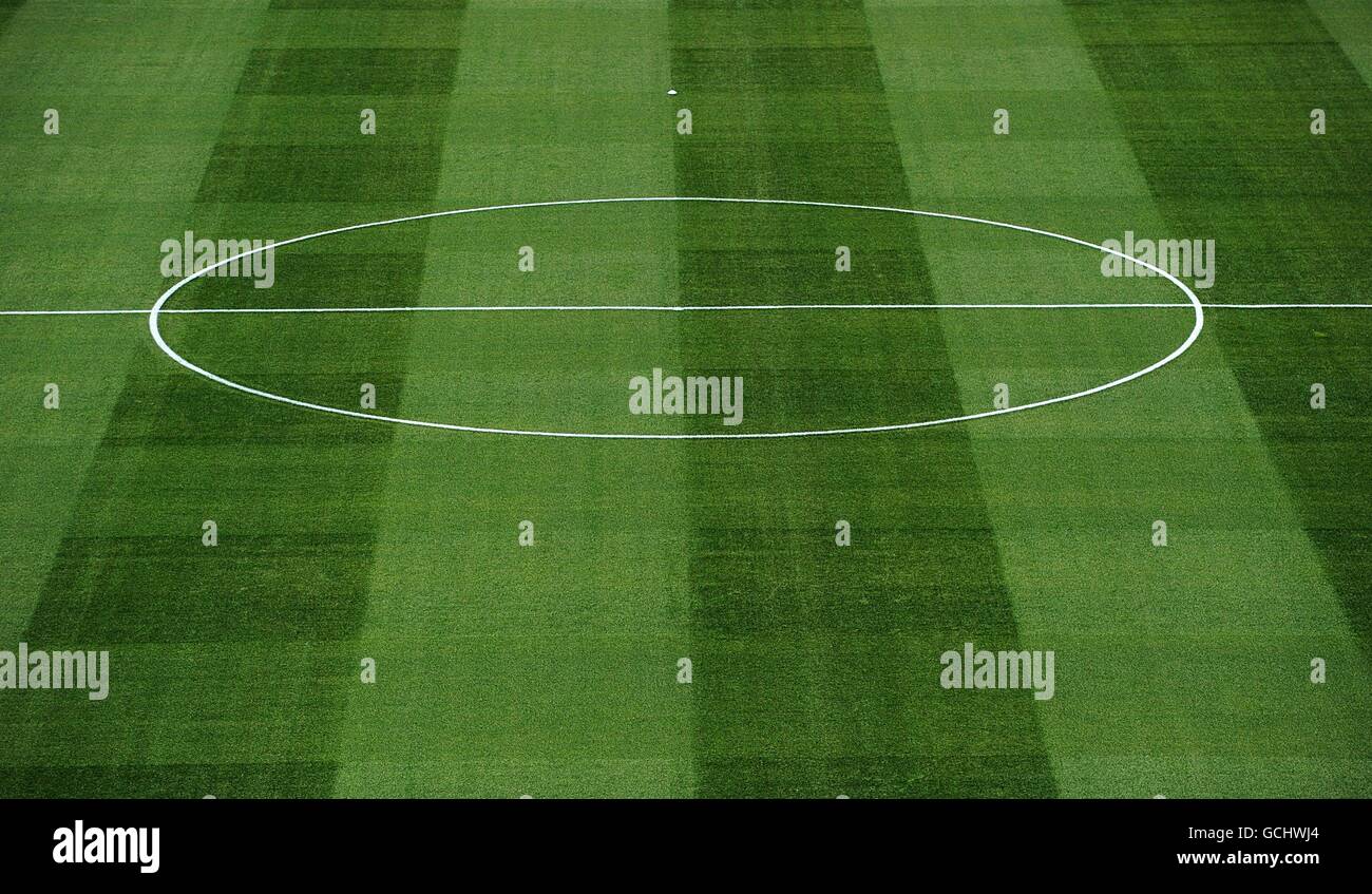 Football pitch centre circle hi-res stock photography and images - Alamy