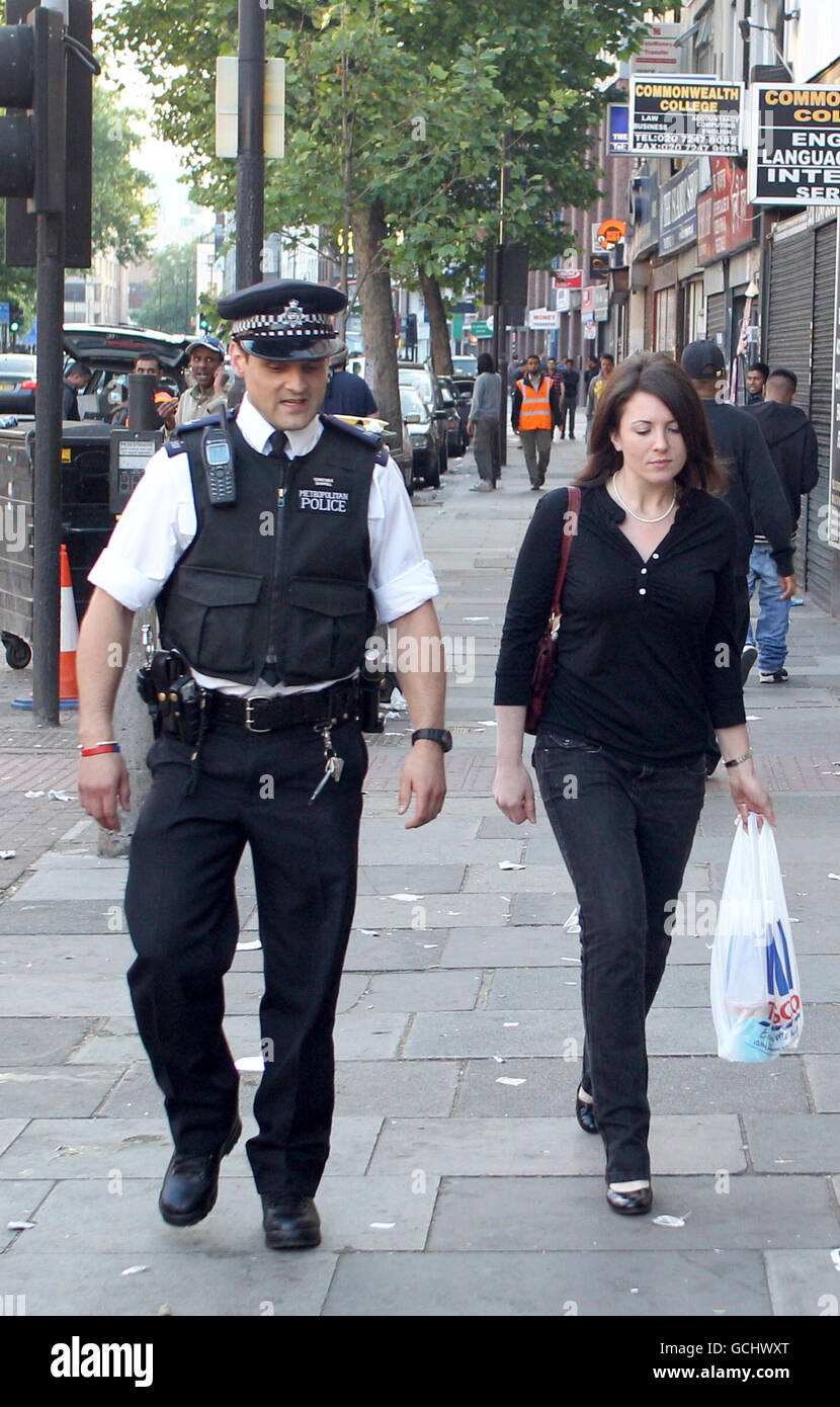 Police escort people down Whitechapel Road past the East London Mosque ...