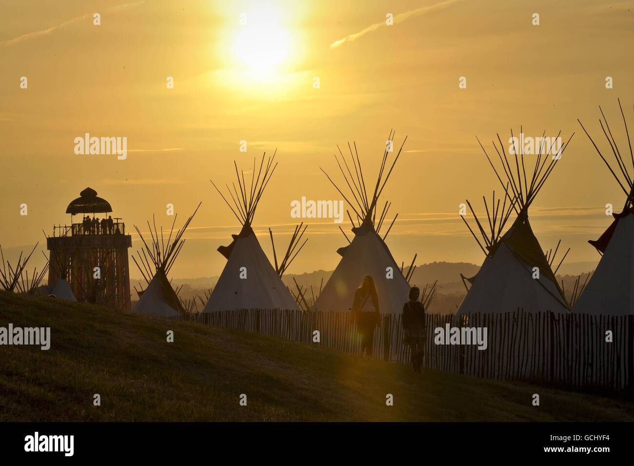 Showbiz glastonbury tipi mangis hi-res stock photography and images - Alamy