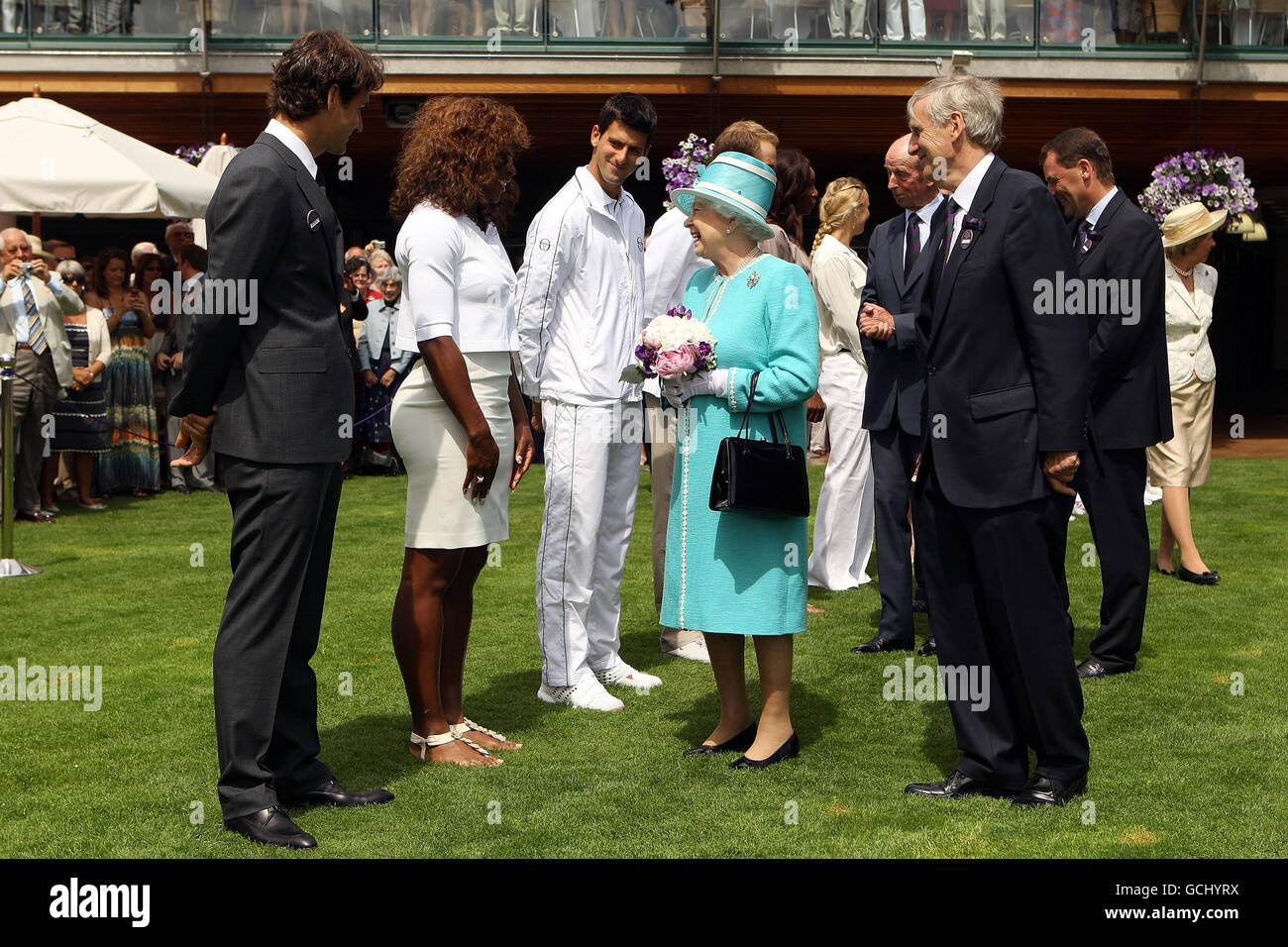 Queen elizabeth ii meets right to right roger federer hi-res stock ...