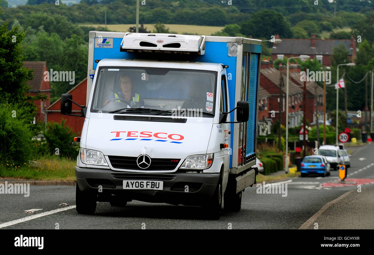 Supermarket delivery stock. A Tesco home delivery van Stock Photo - Alamy