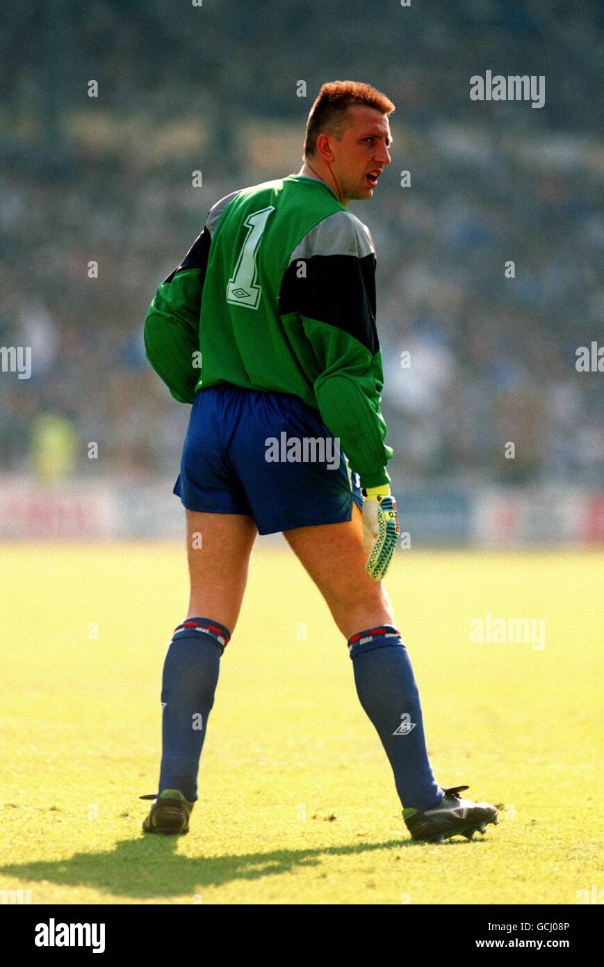 FOOTBALL. ANDY RHODES. OLDHAM. ACTION Stock Photo - Alamy