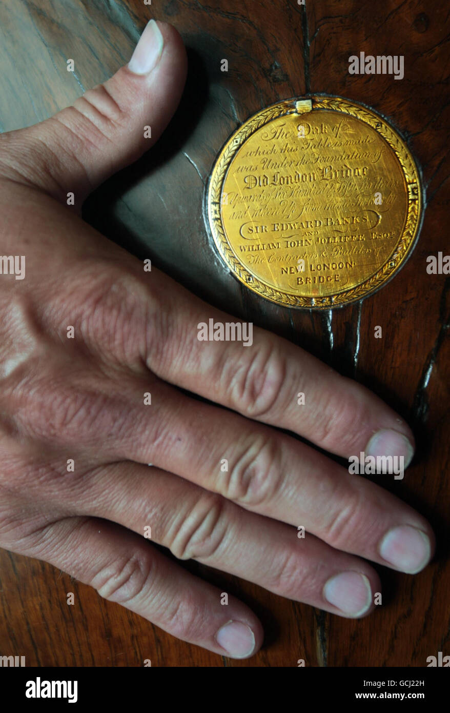 London bridge table to be sold hi-res stock photography and images - Alamy