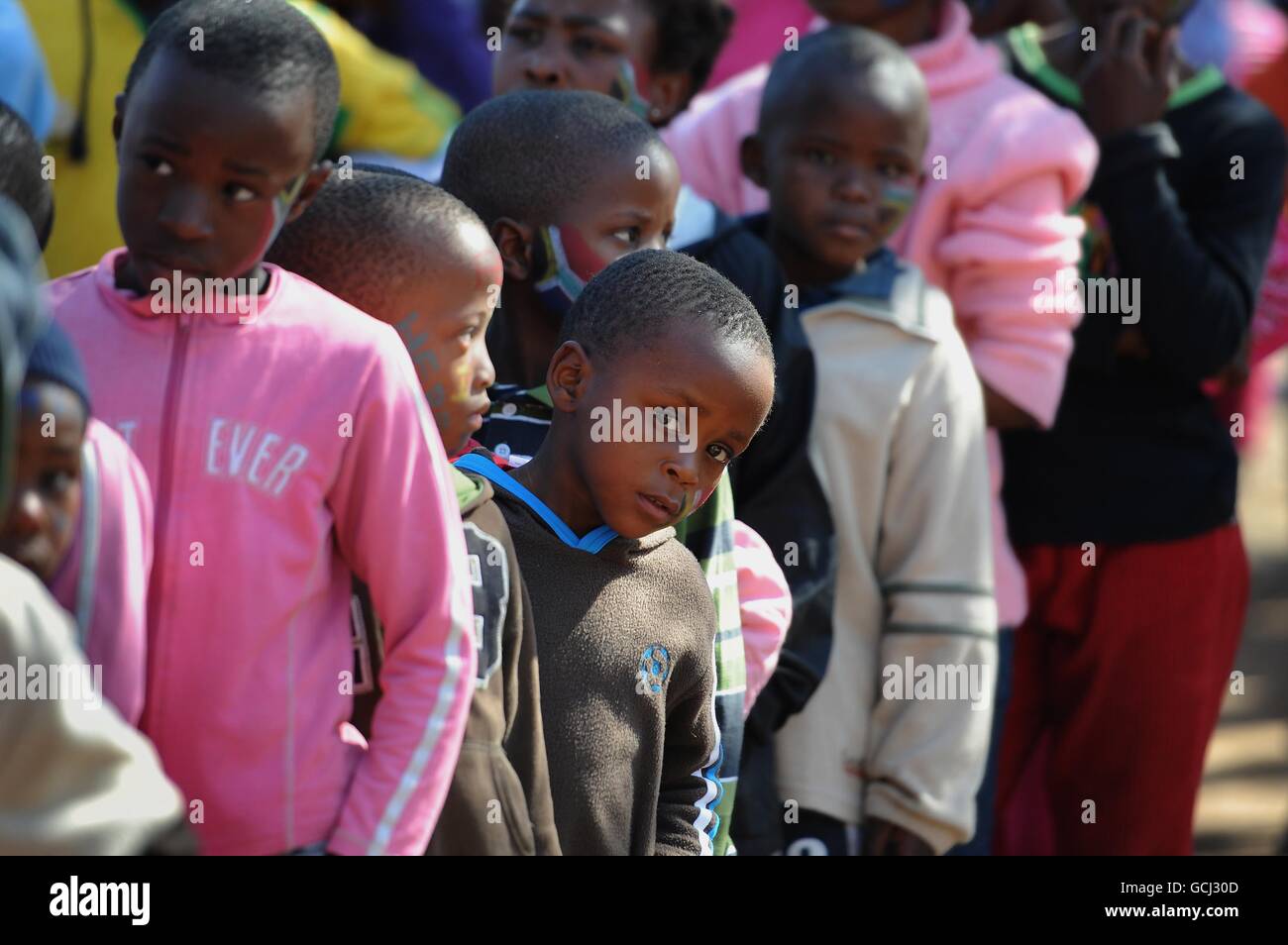 School children queue to drink hi-res stock photography and images - Alamy