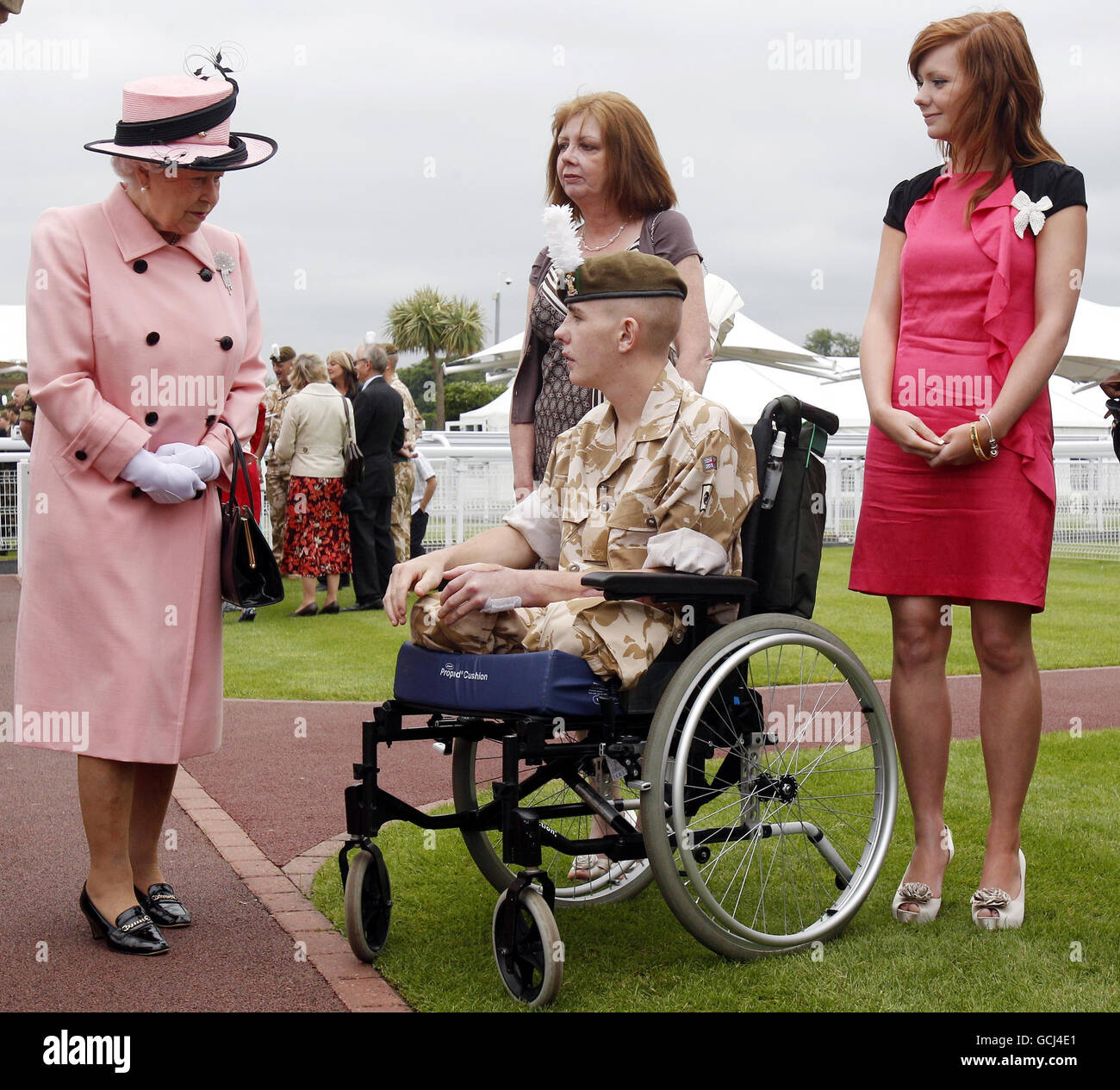 Britains queen elizabeth ii talks to shaun stocker hi-res stock ...