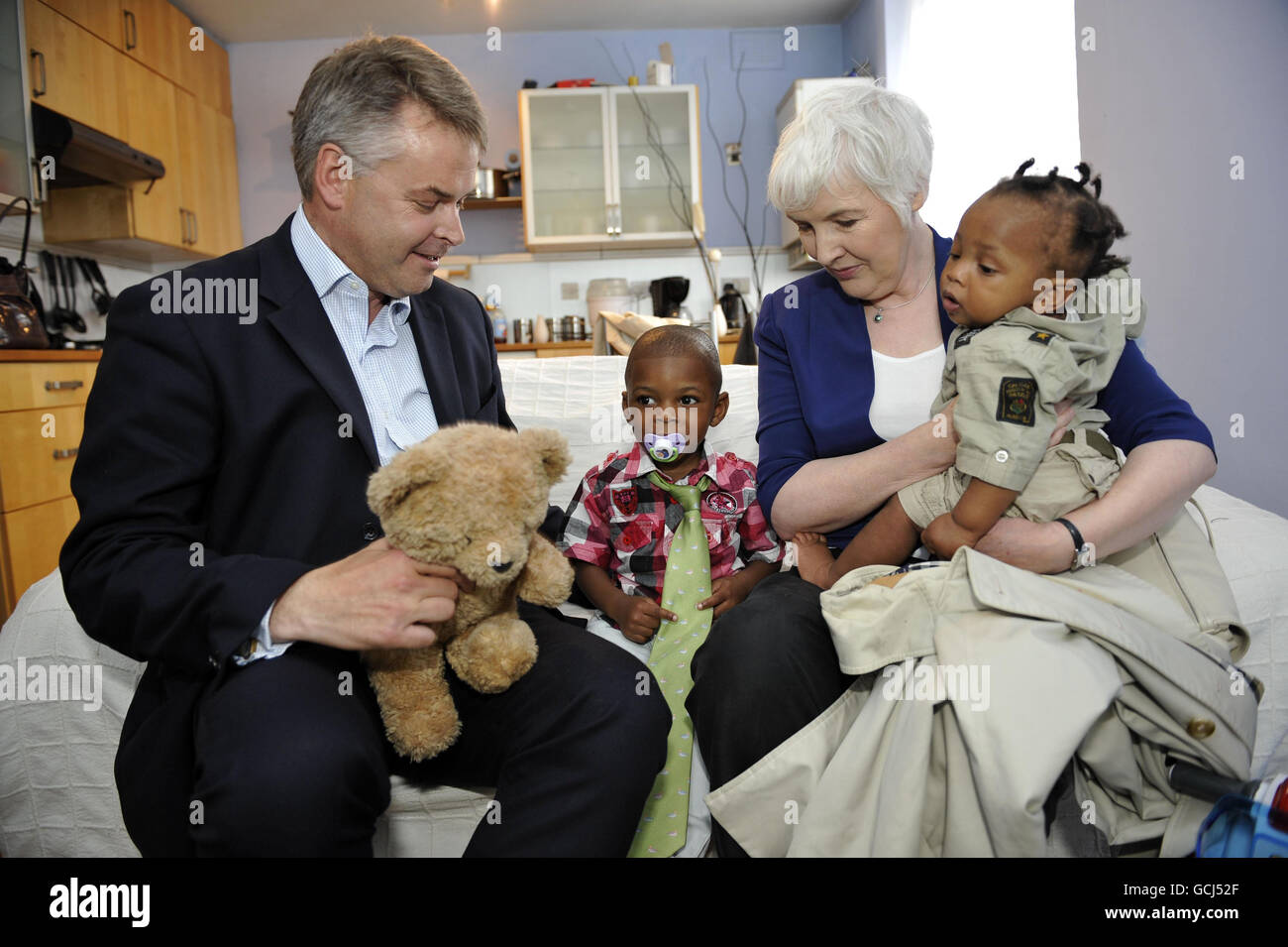 Children's Minister Tim Loughton and Prof Eileen Munro with children ...