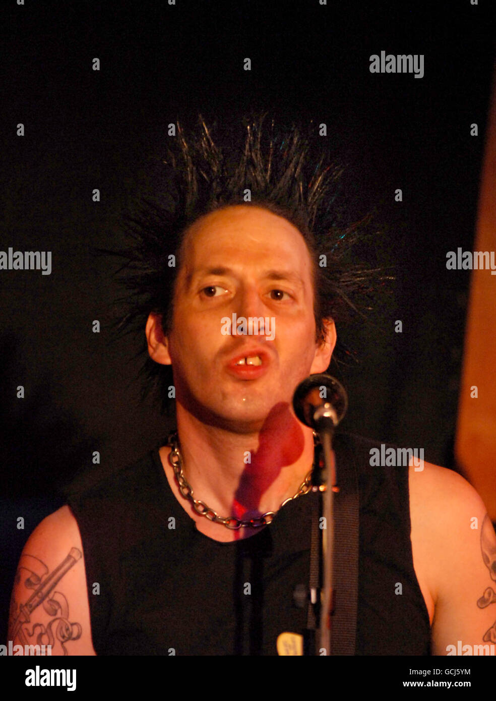Dougie needles of joan jett and the blackhearts hi-res stock ...