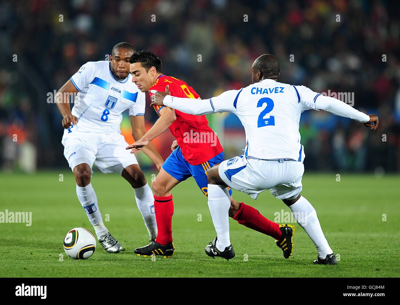 Honduras's Osman Chavez (right) and Wilson Palacios (left) battle for ...