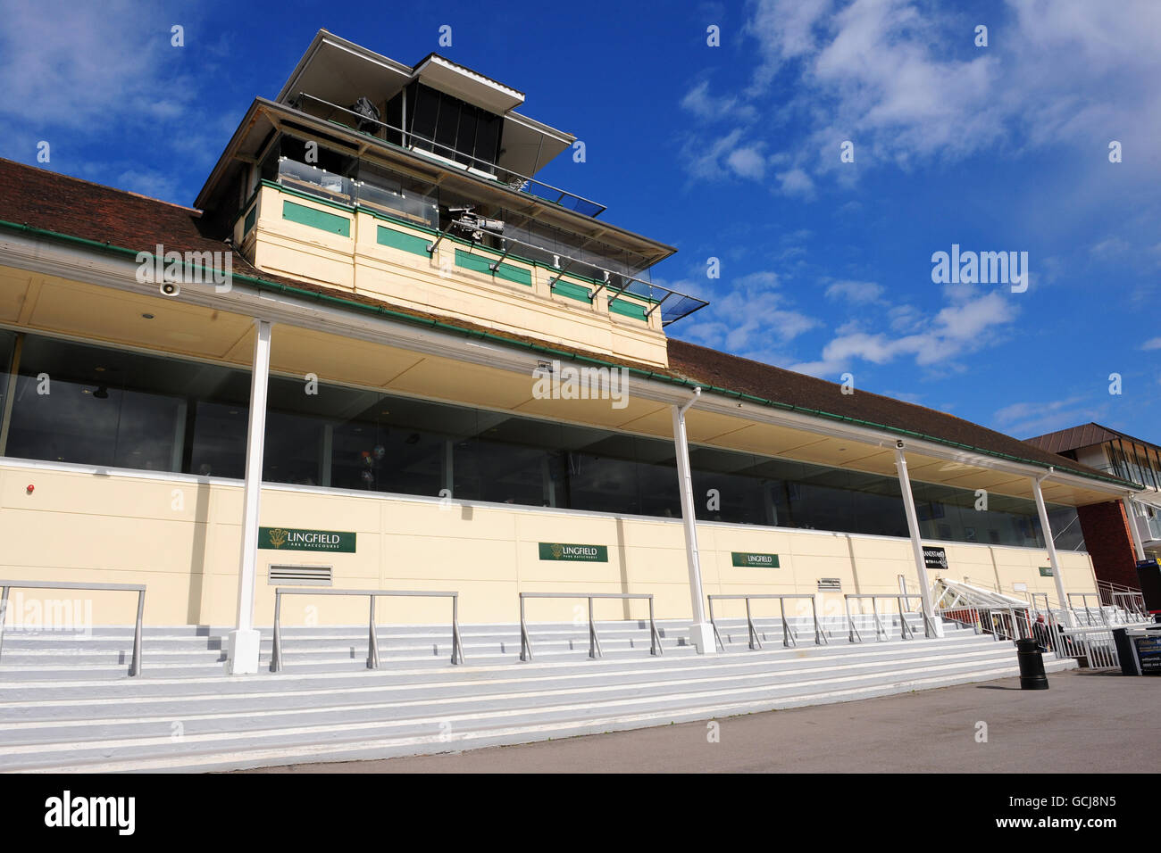 Lingfield racecourse general hi-res stock photography and images - Alamy