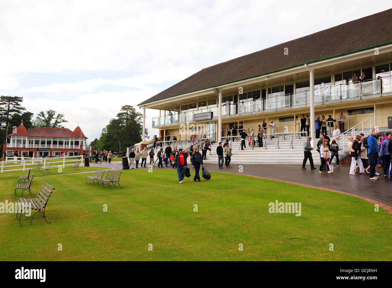 Lingfield racecourse general hi-res stock photography and images - Alamy