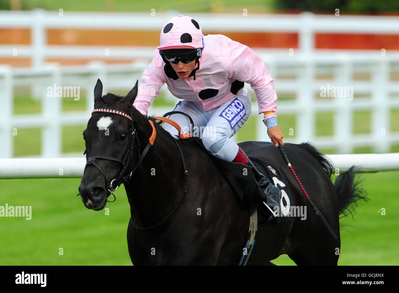 Horse Racing - Lingfield Racing and Music Night - Lingfield Park ...