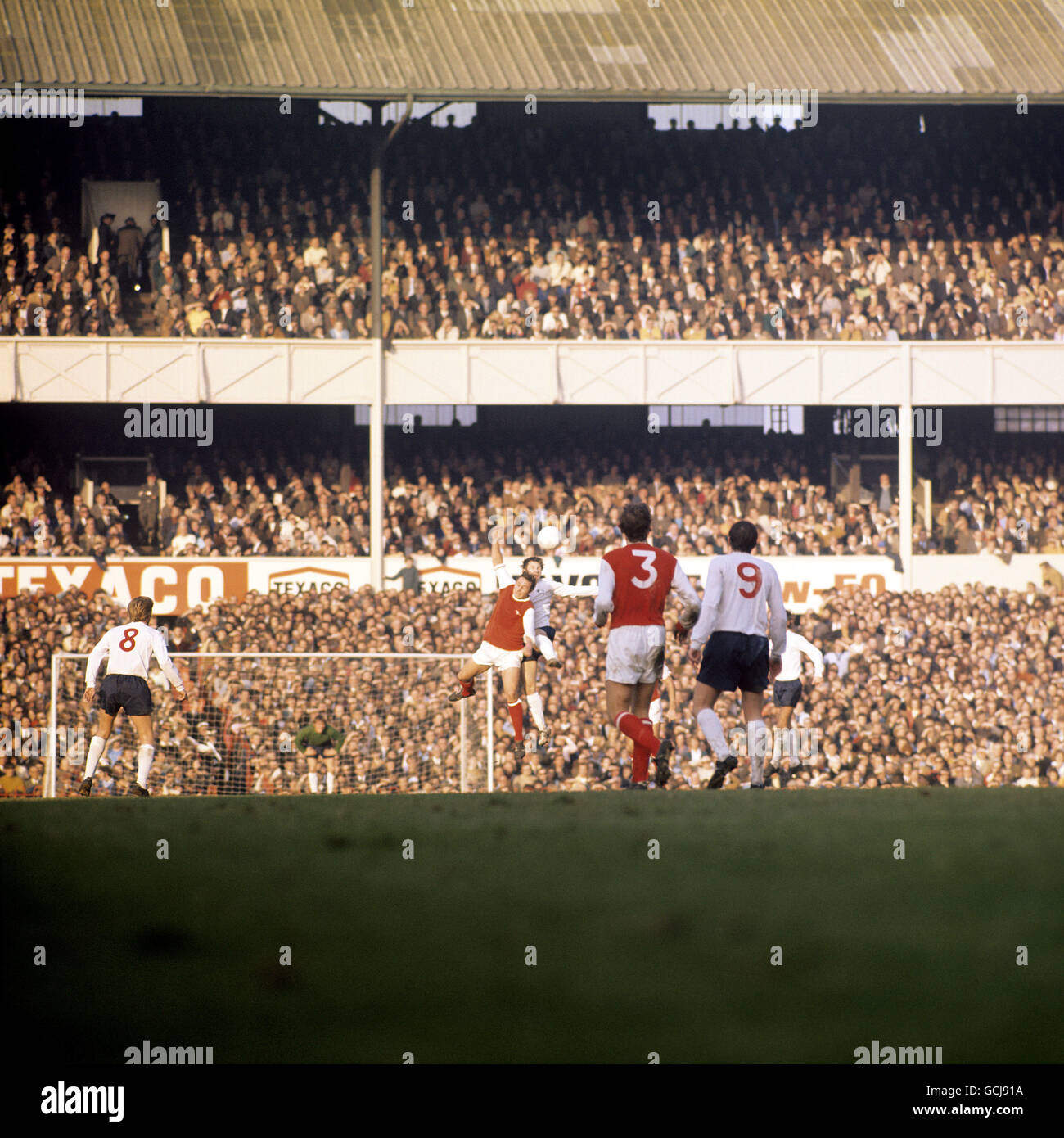 Soccer league division one derby v arsenal hi-res stock photography and ...