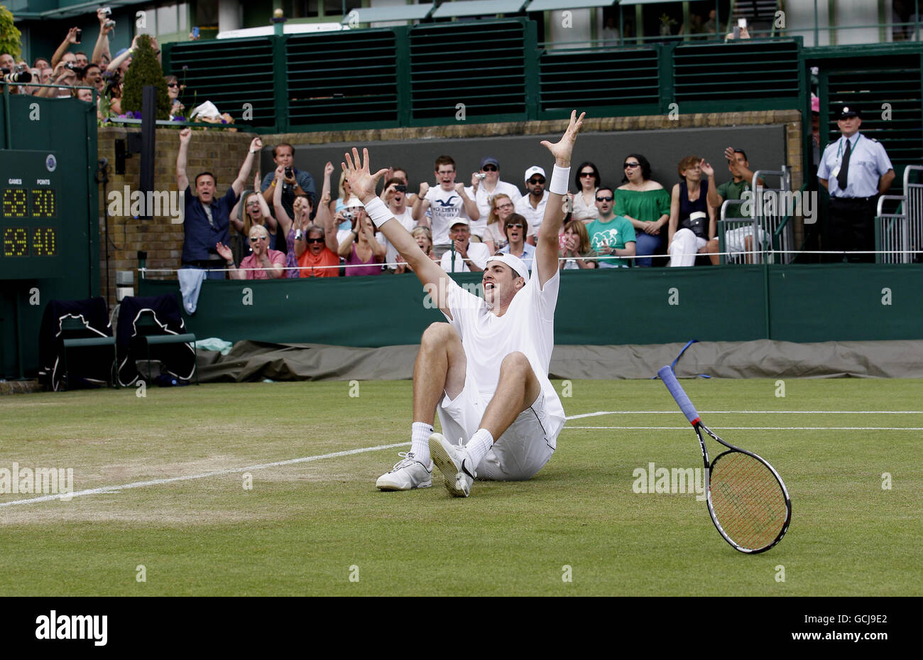 USA's John Isner celebrates victory over France's Nicolas Mahut in ...