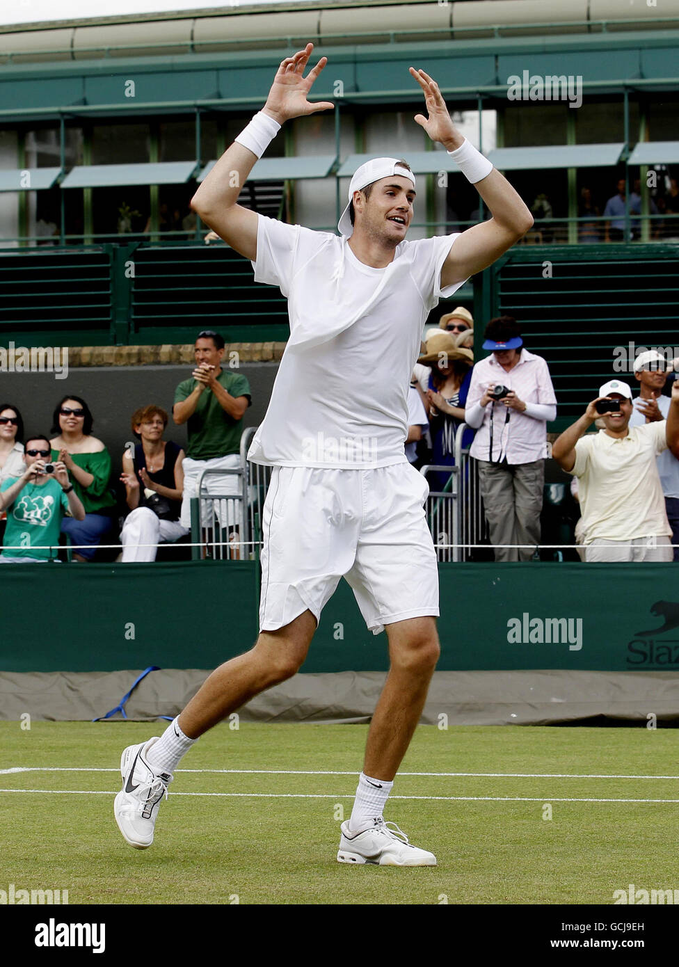 USA's John Isner celebrates victory over France's Nicolas Mahut in ...
