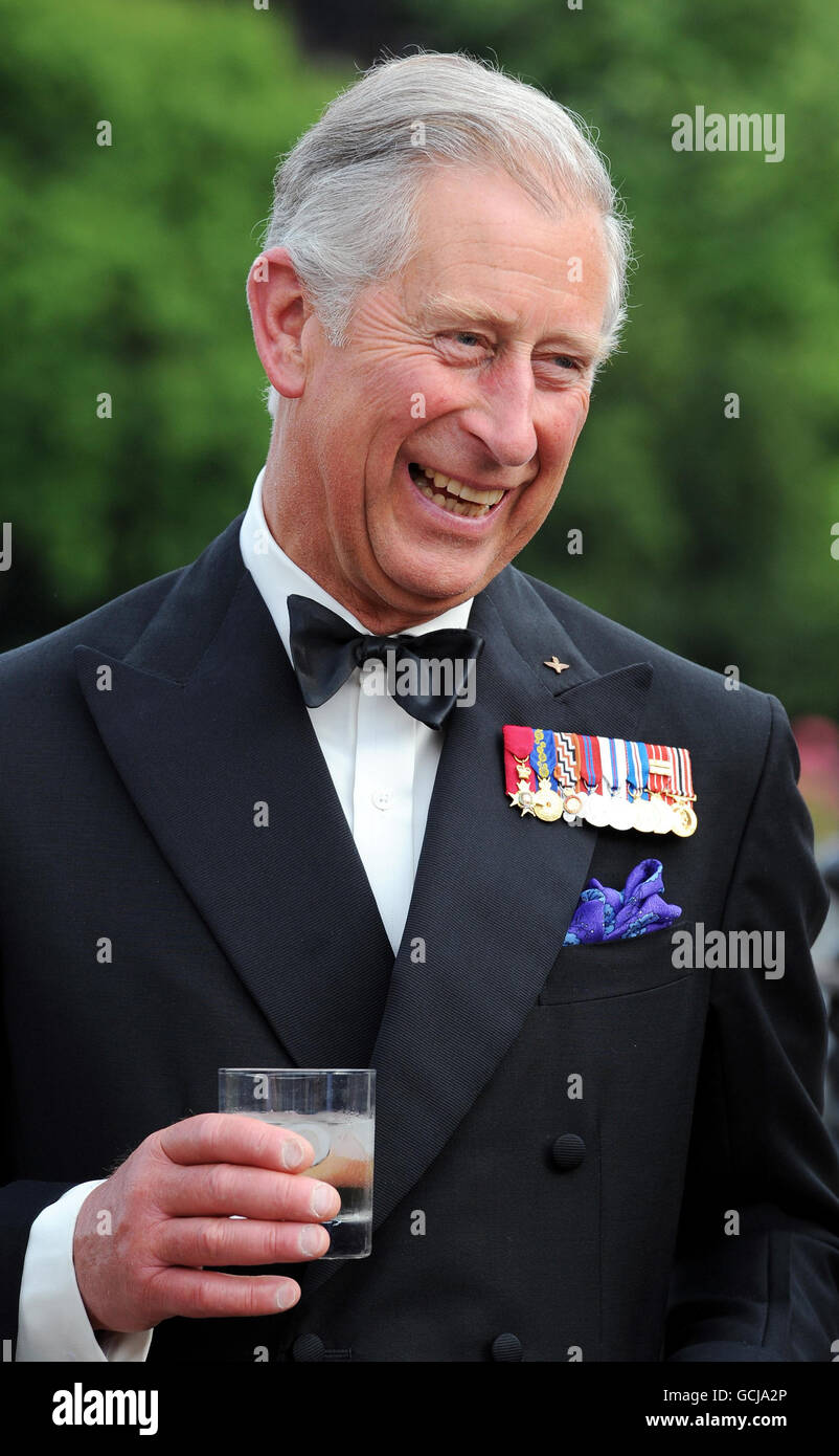 Colonel in chief of the parachute regiment hi-res stock photography and ...