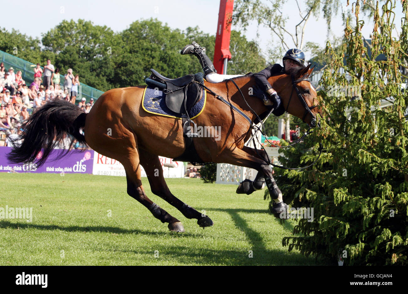 Nicky Boulter riding Estrella De V has trouble with the famous Derby ...