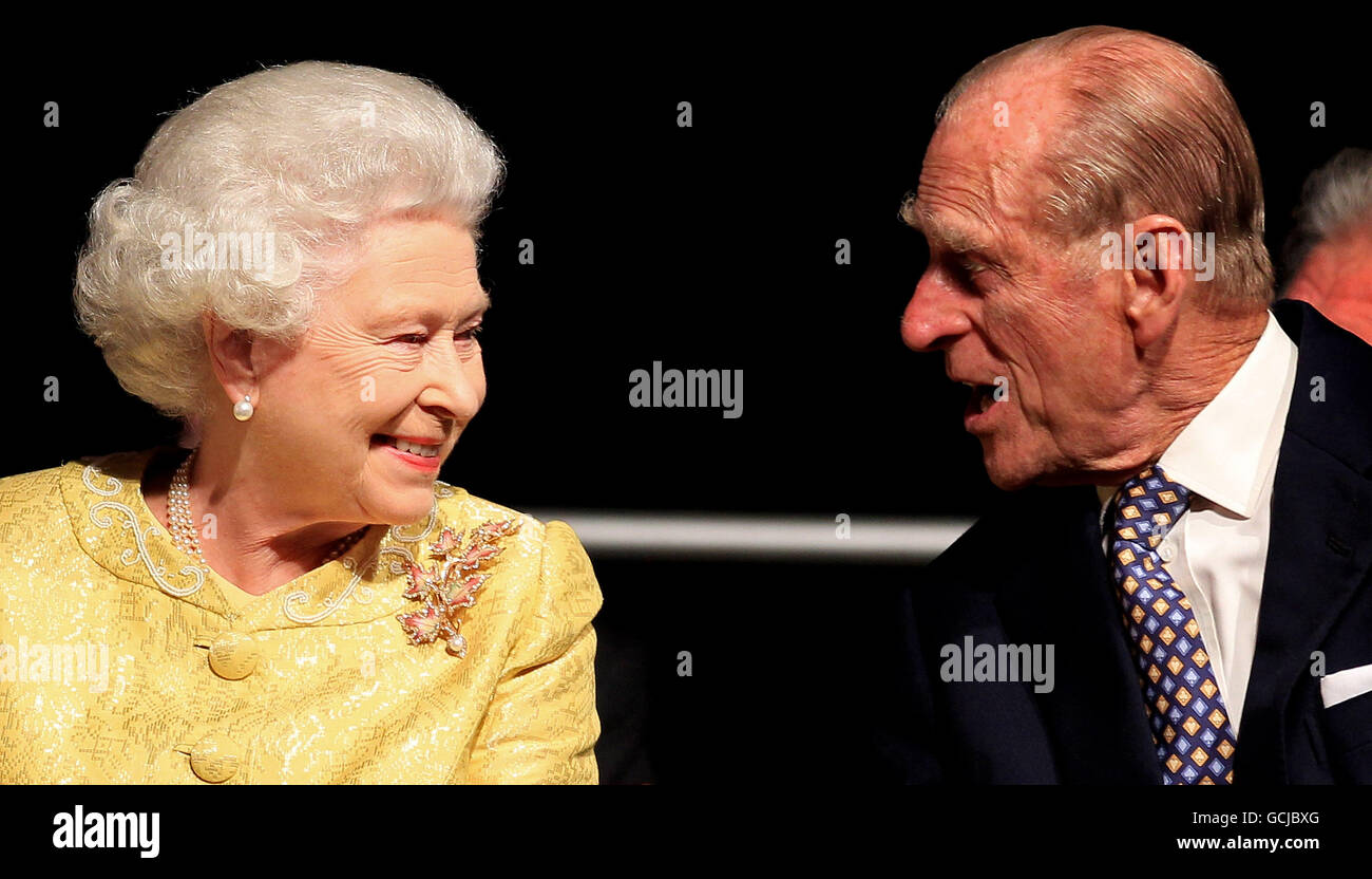 Queen elizabeth ii portrait smiling hi-res stock photography and images ...
