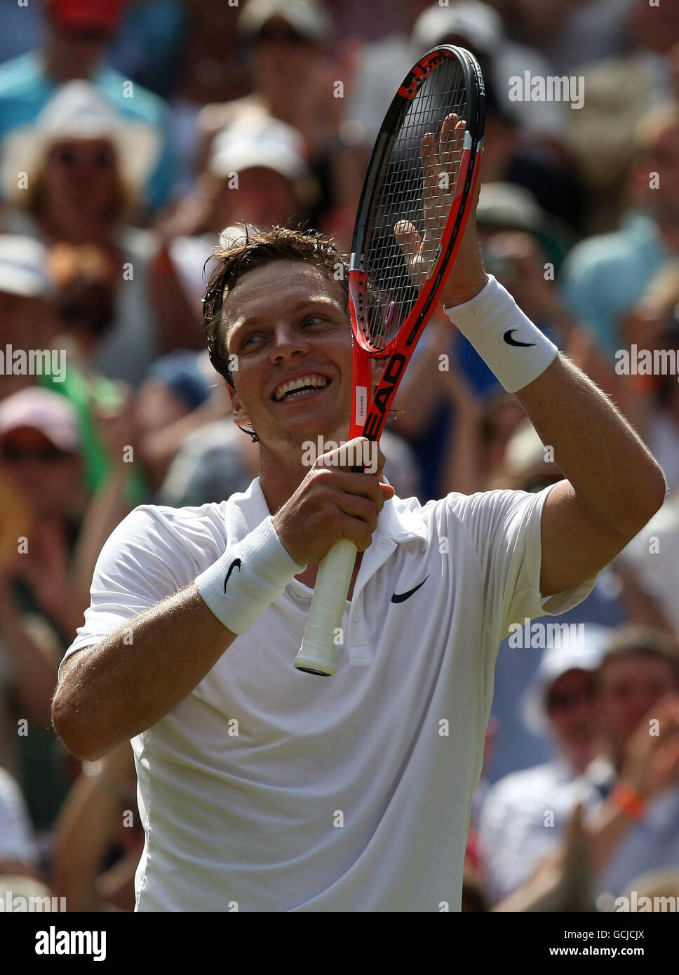 Czech Republic's Tomas Berdych celebrates defeating Switzerland's Roger ...