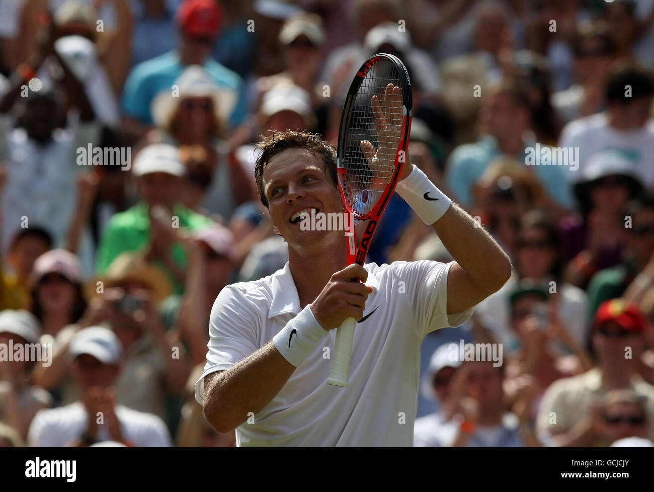 Czech Republic's Tomas Berdych celebrates defeating Switzerland's Roger ...