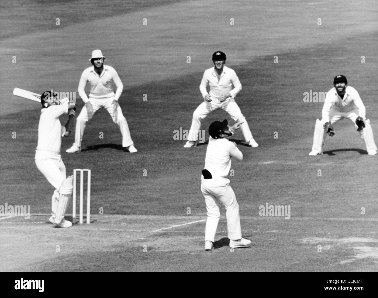 Cricket b w black white ian botham hi-res stock photography and images ...
