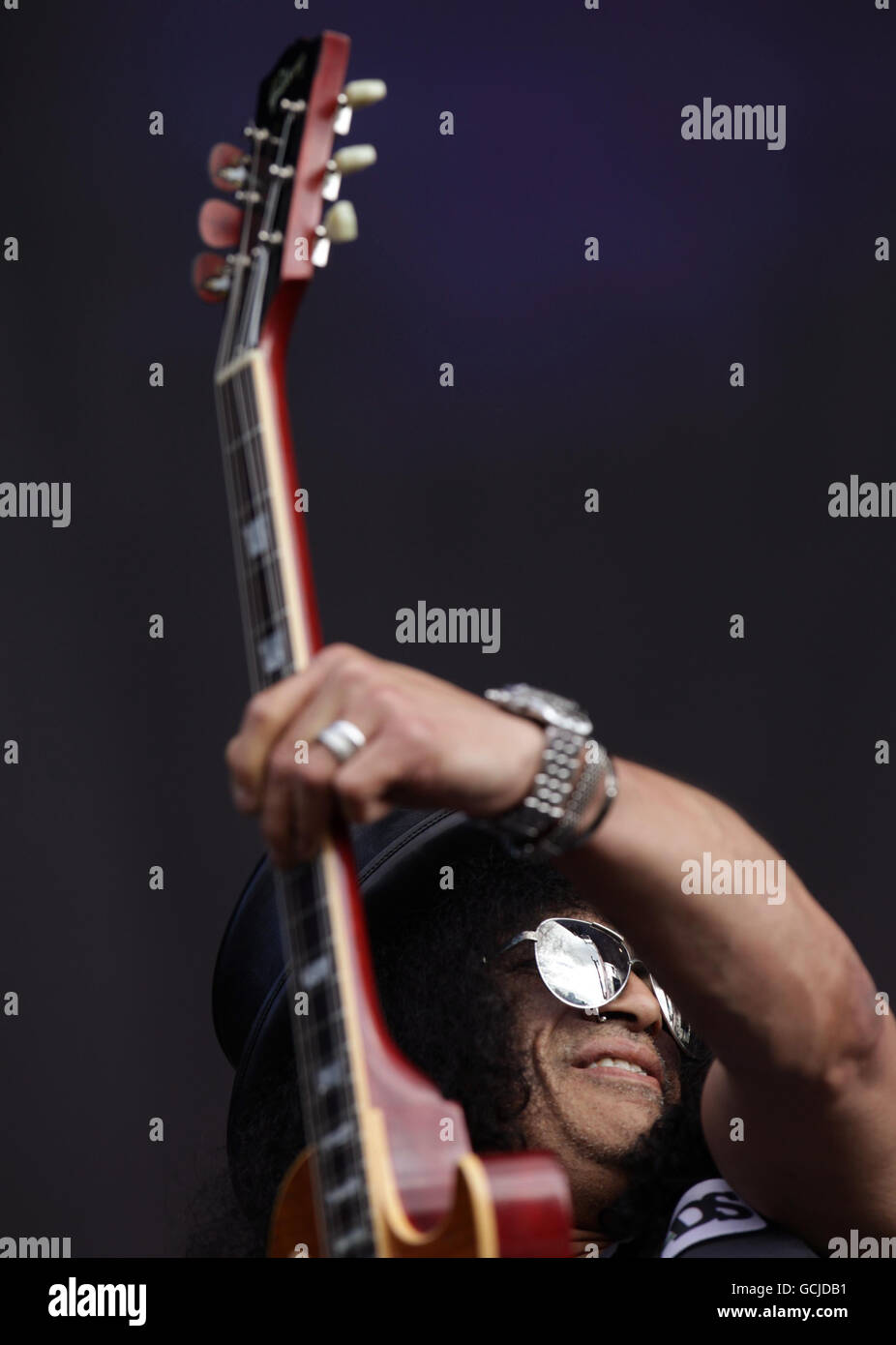 Slash performs on main stage wireless festival in hyde park hi-res ...