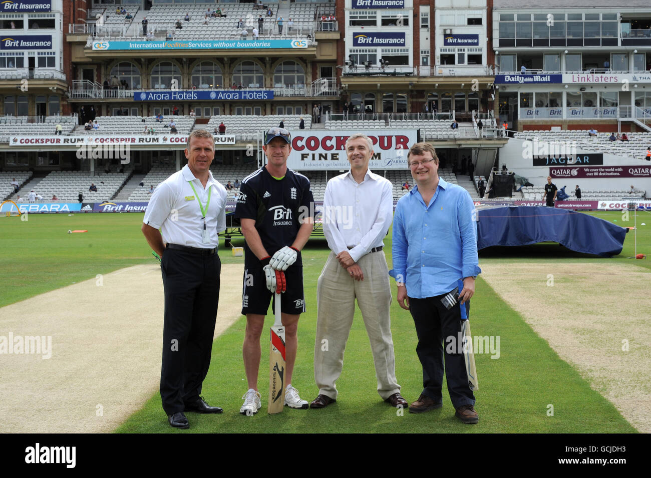 Cricket england stewart collingwood hi-res stock photography and images ...