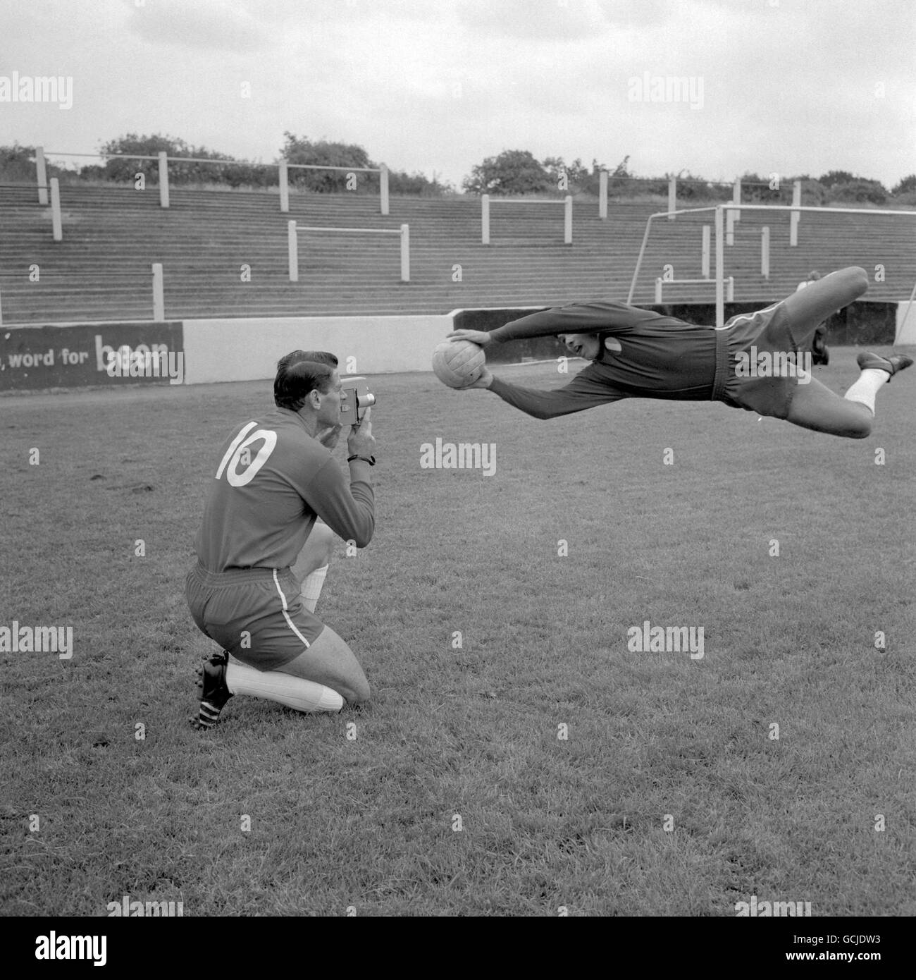 Leyton orient goalkeeper ronald willis hi-res stock photography and ...