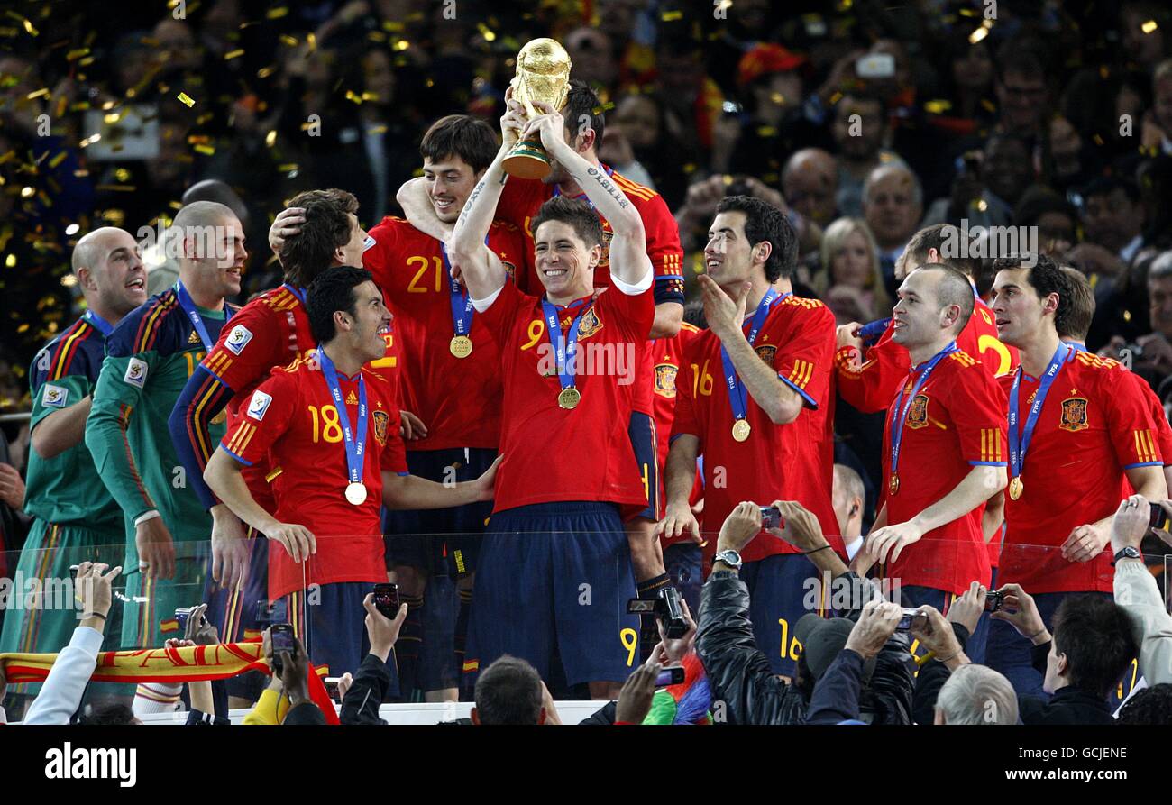 Fernando torres world cup trophy hi-res stock photography and images ...