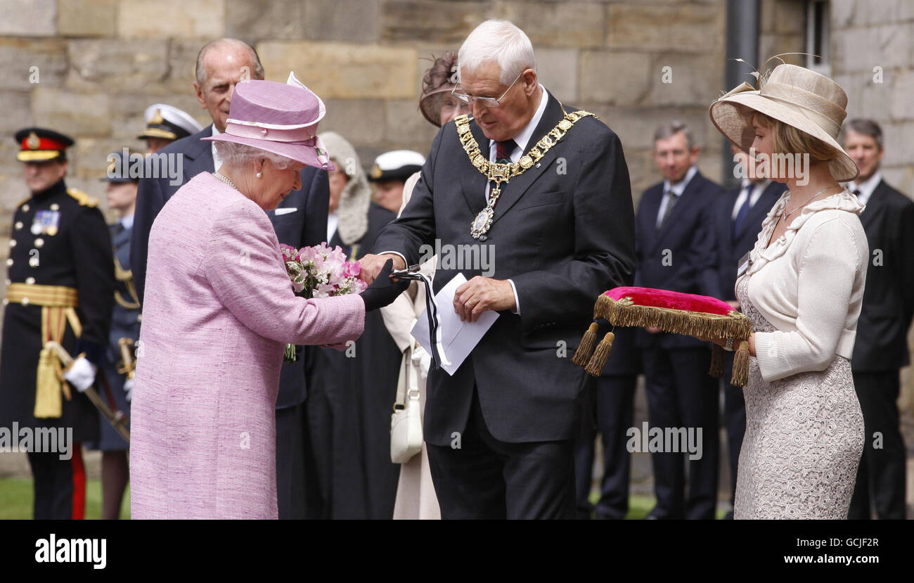 Queen visits Scotland Stock Photo - Alamy