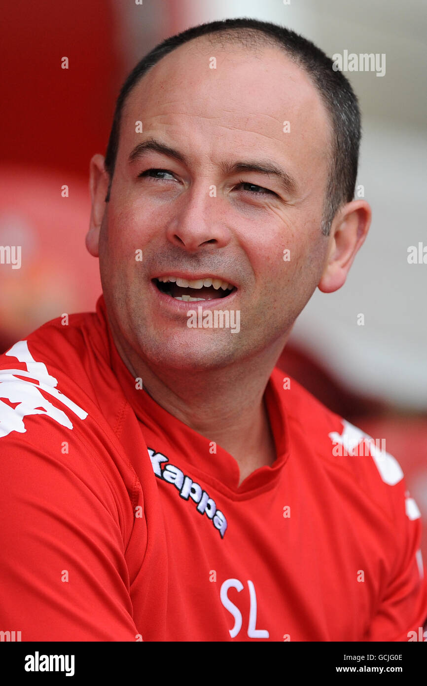 Fulham doctor steve lewis hi-res stock photography and images - Alamy