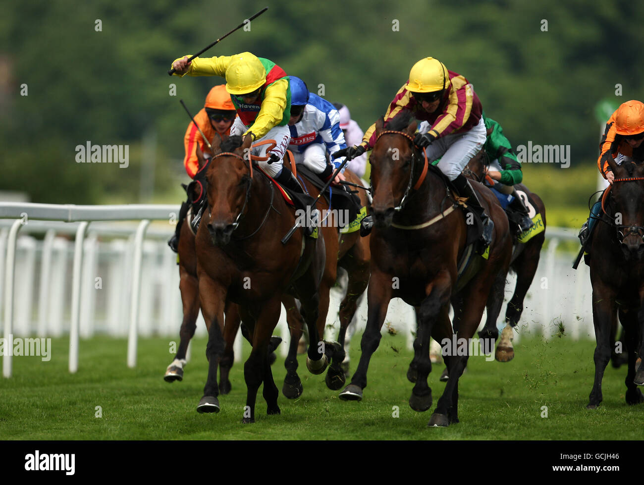 Crown Choice ridden by Jockey Ted Durcan (left) wins the totesport 0800 ...
