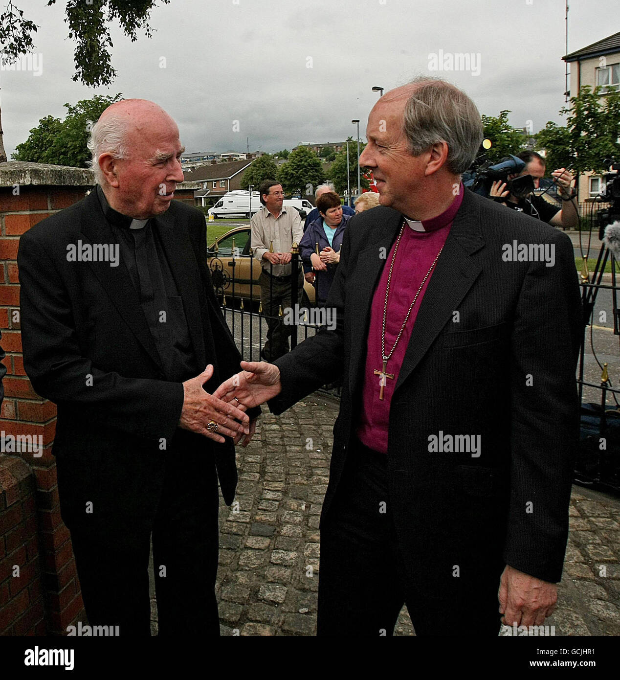 Bishop edward daly greets right rev dr ken good hi-res stock ...