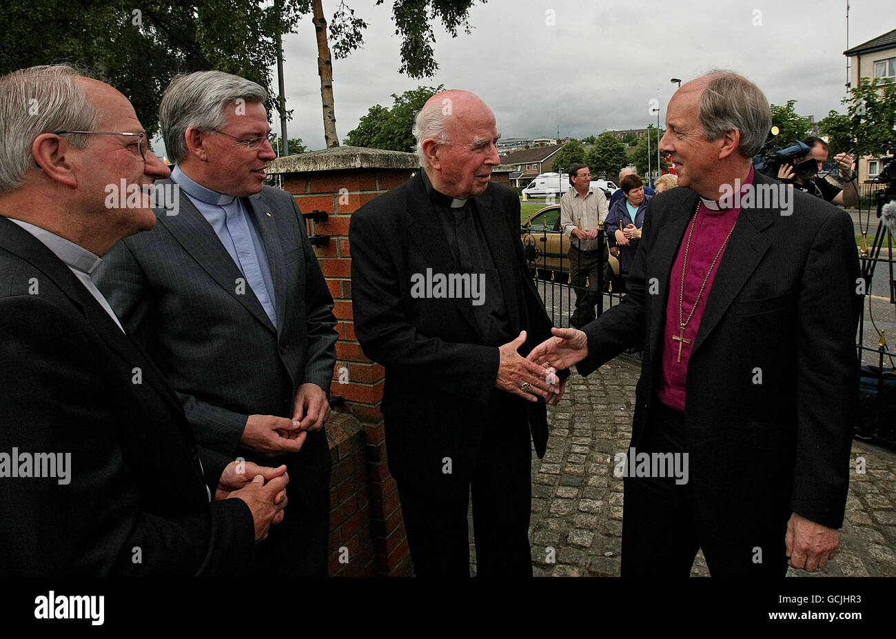 Bishop edward daly greets right rev dr ken good hi-res stock ...