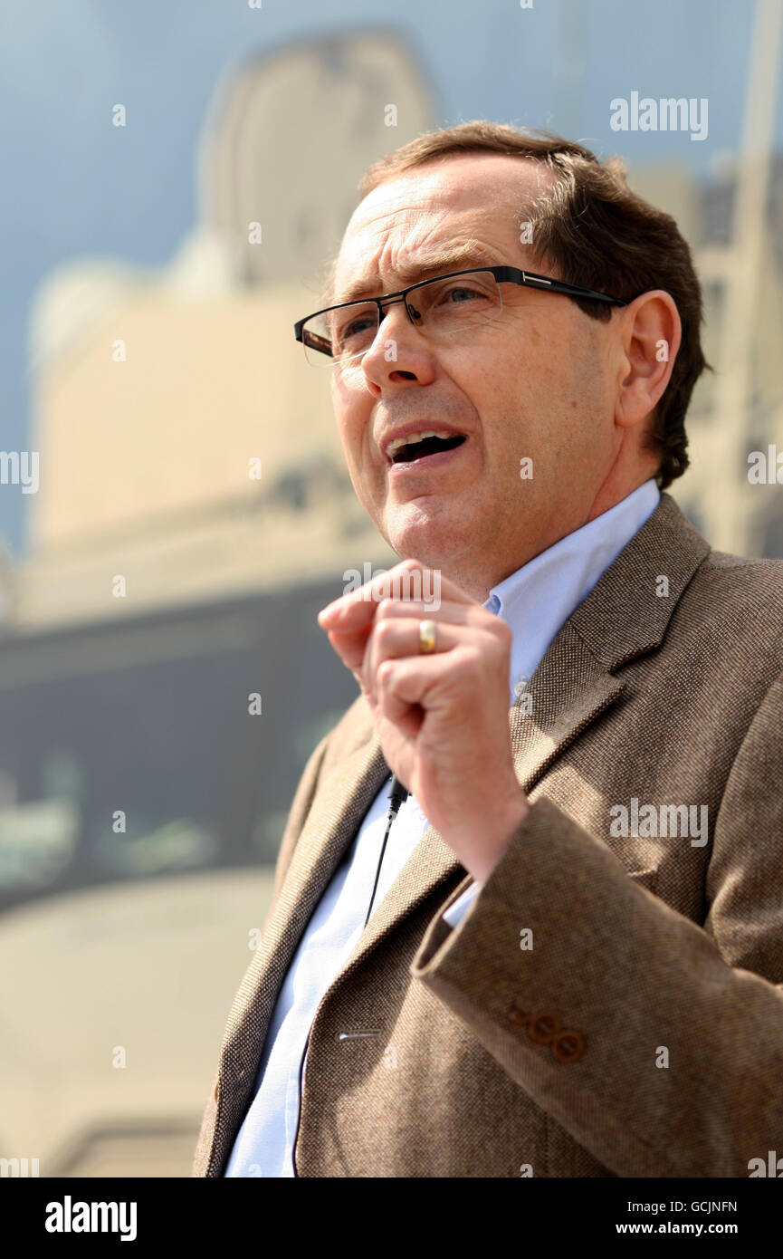 Defence vehicle dynamic 2010 hi-res stock photography and images - Alamy