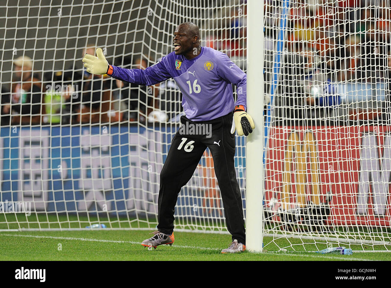 Goalkeeper hamidou souleymanou hi-res stock photography and images - Alamy
