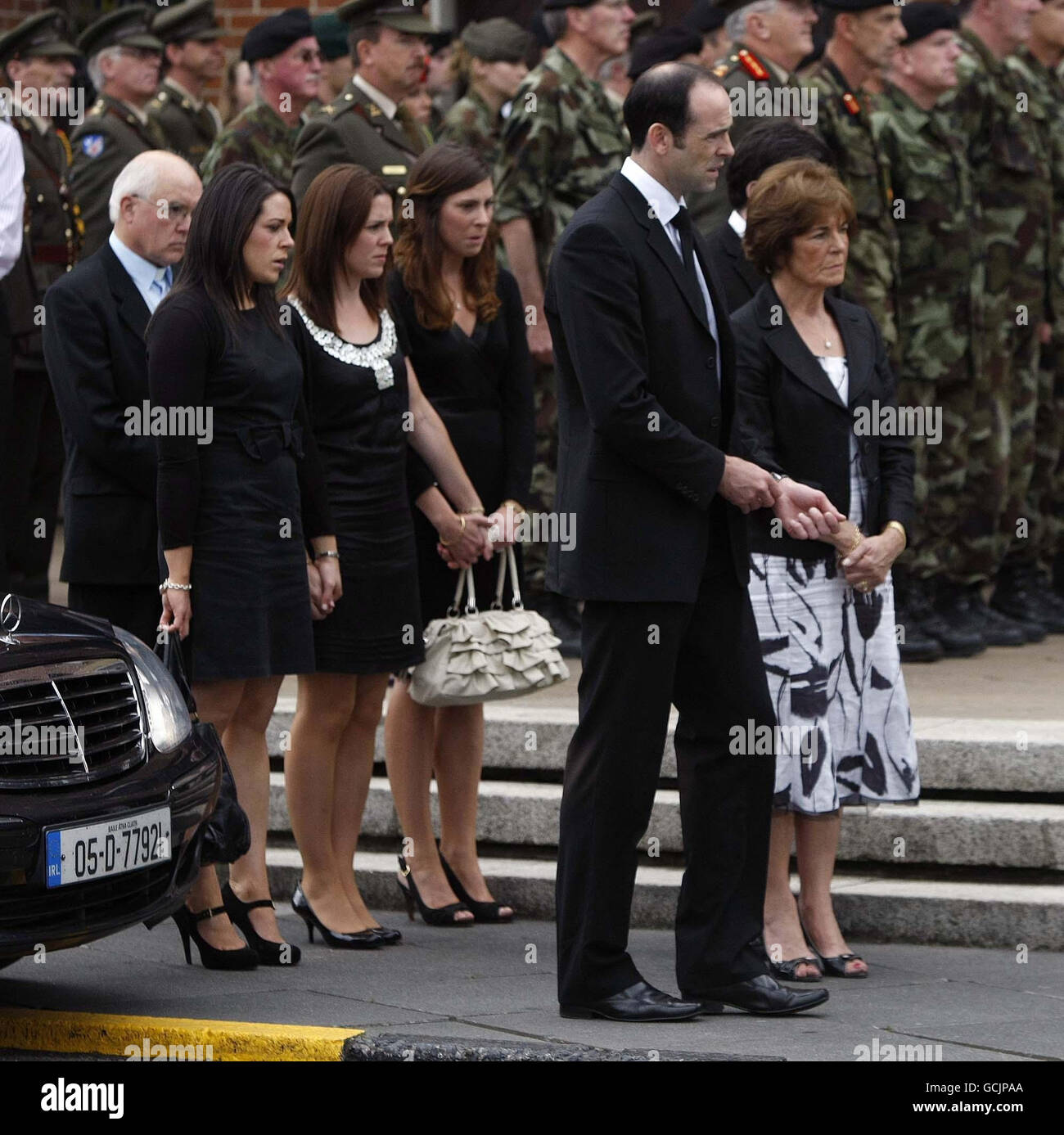 Defence chief of staff lieutenant general earleys wife mary hi-res ...